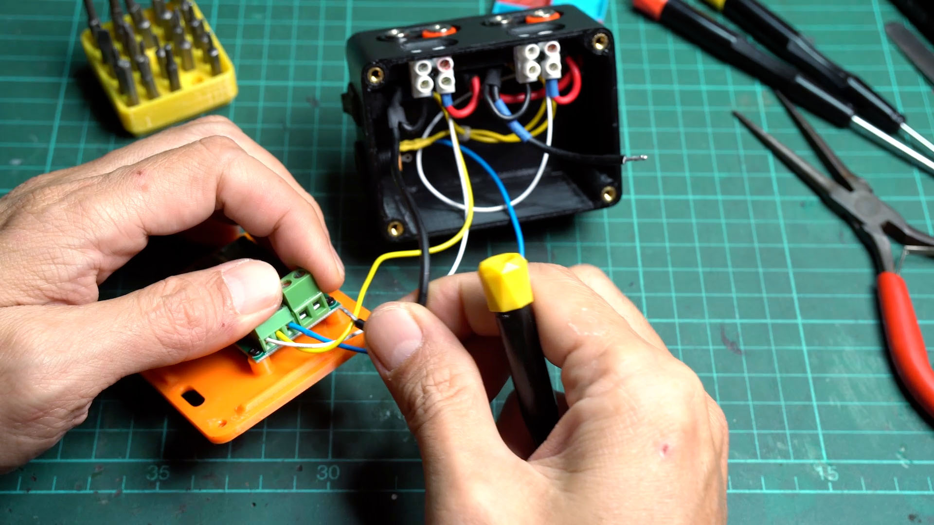 [3D Printed] DIY Mini DC Load Meter for Easy Gadget Power Monitoring ...