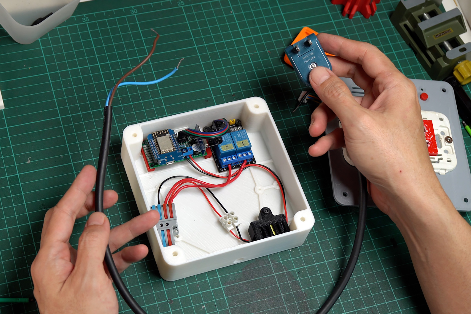 DIY ESPHome Smart Outlet with RF Remote Control - Simply Maker